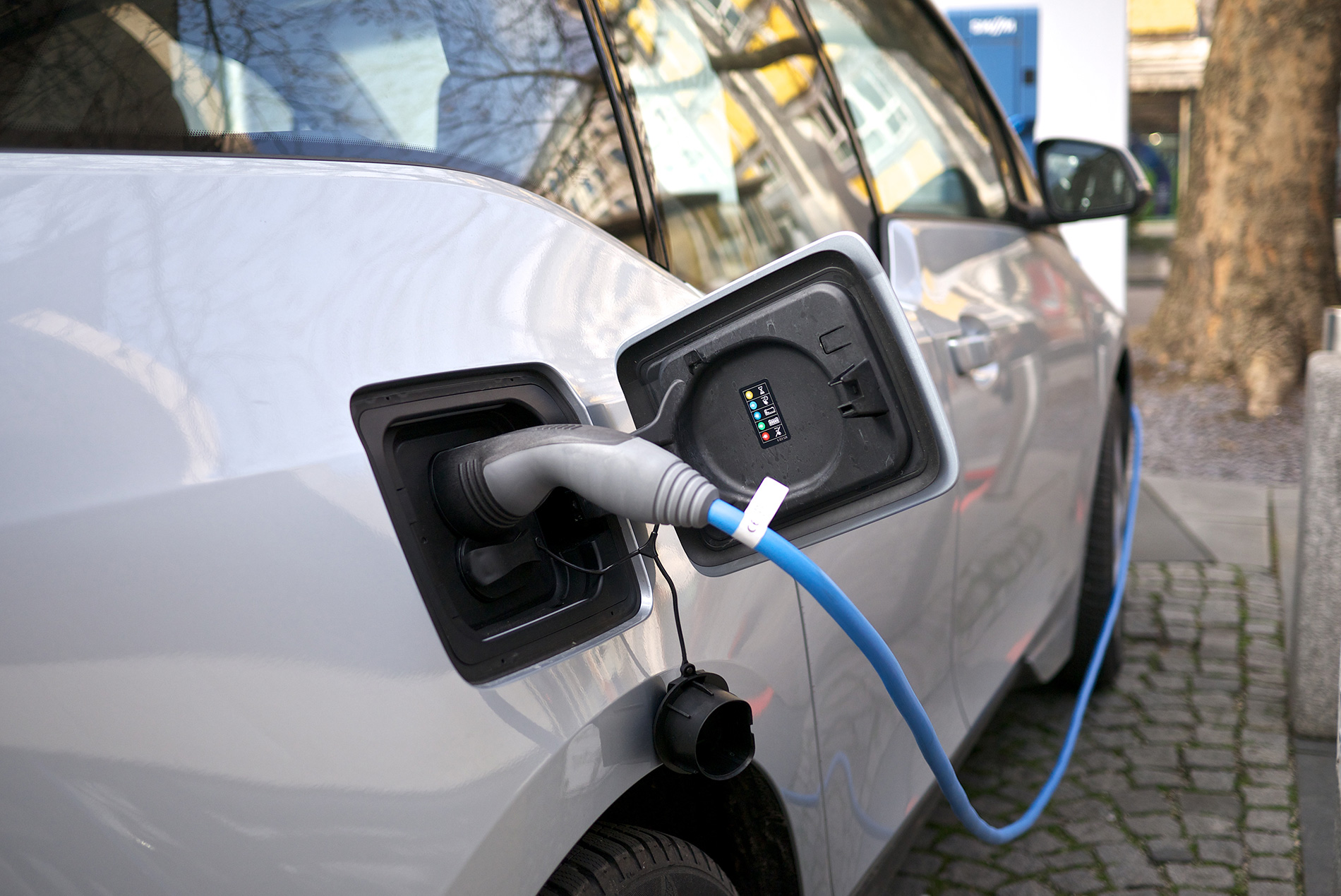 Vânzările de maşini electrice în UE au înregistrat un salt de 43% în ...