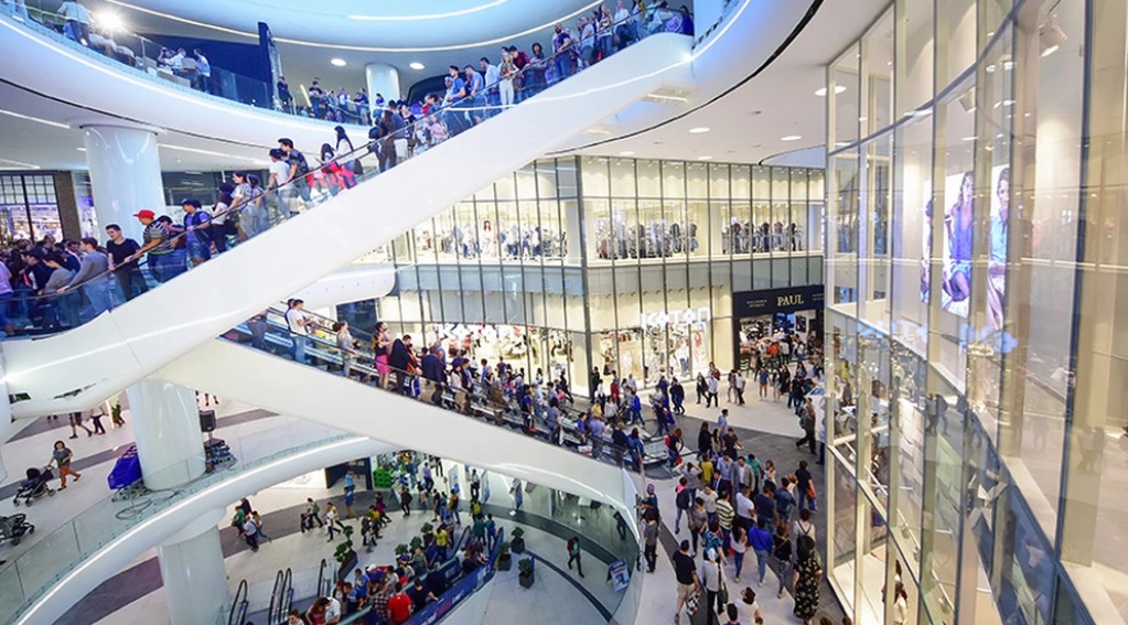 Așa ceva nu s-a mai întâmplat: magazinul pe care bucureștenii l-au vrut ...